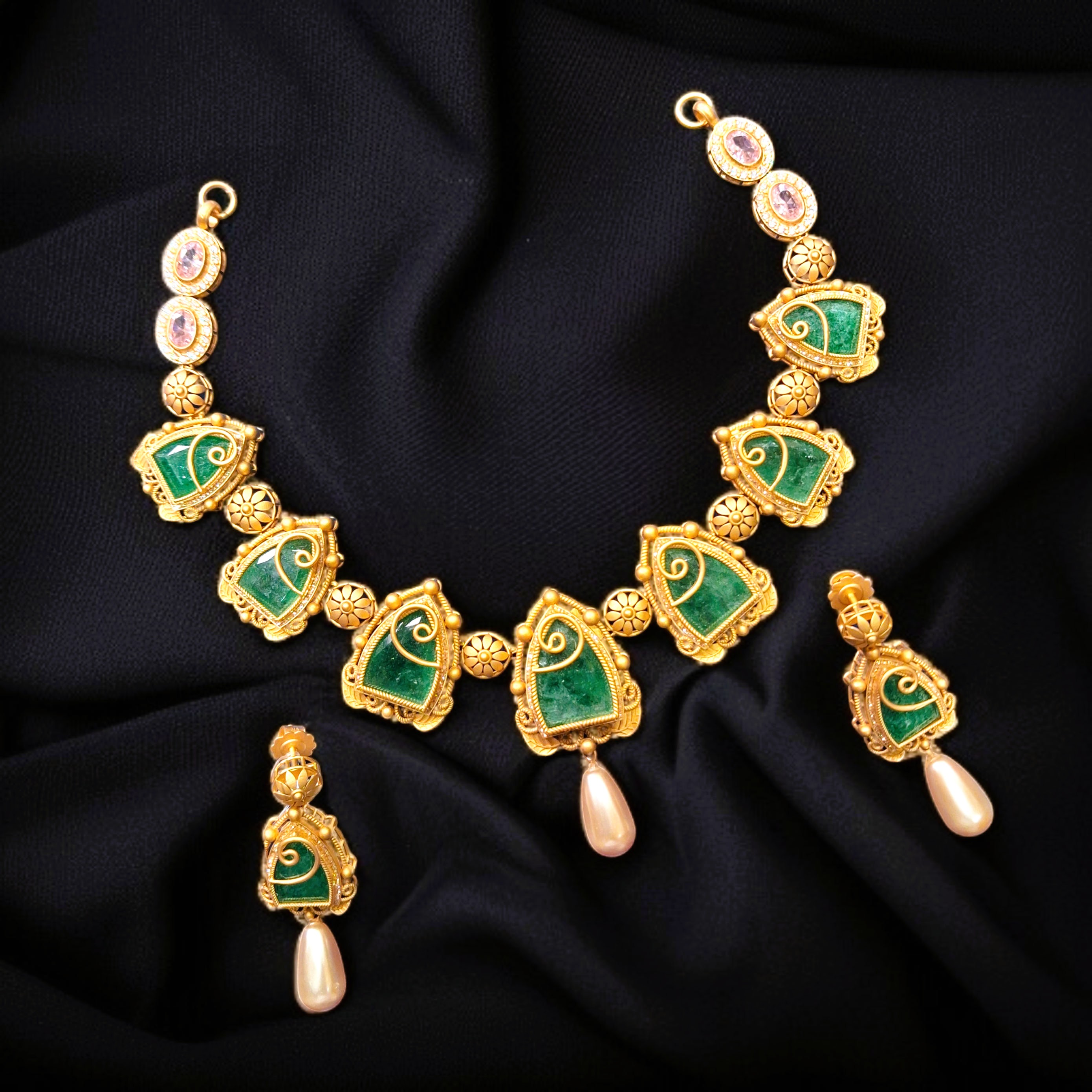 Devi Pavitra Gold & Diamonds