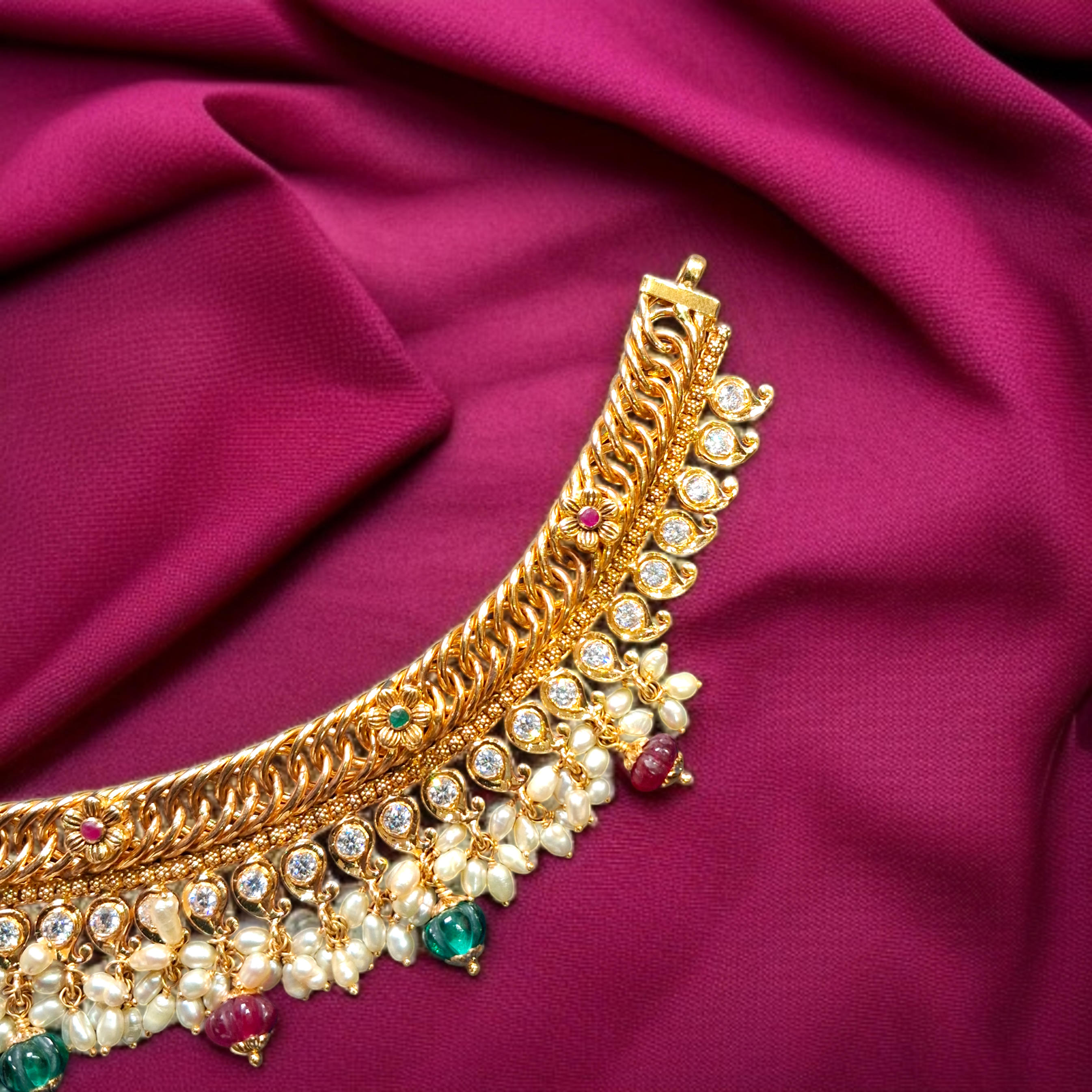 Devi Pavitra Gold & Diamonds